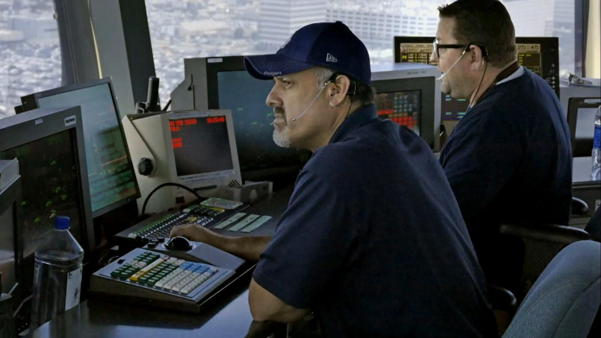 Watch CBS Evening News: Overhaul planned for air traffic control system ...