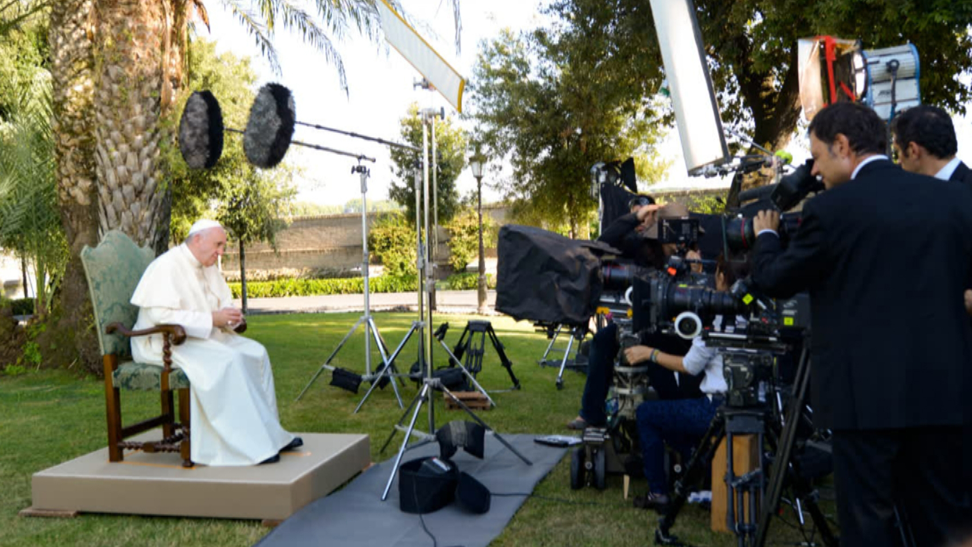 Watch 60 Minutes Season 50 Episode 36: Eye-to-eye with Pope Francis in ...