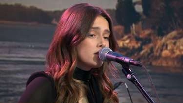 Watch CBS News Lily Fitts performs "Beat Me To It" - Paramount+