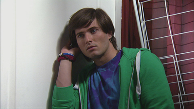 Daniel Grachi Nadando