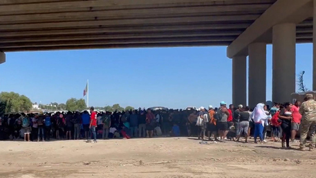 Watch CBS Mornings U.S. border crossings at near-record levels - Paramount+