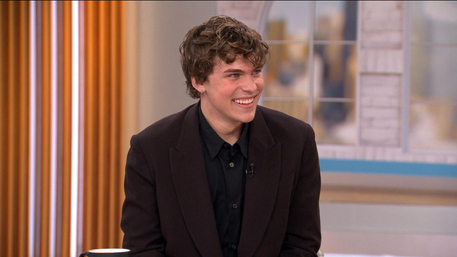 Watch CBS Mornings William Lipton teases drama "The Runarounds ...