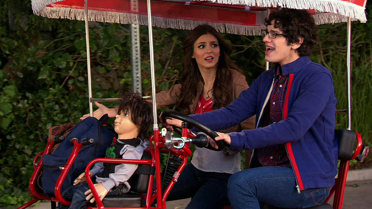 Watch Victorious Season 3 Episode 9: VICTORiOUS - Driving Tori Crazy ...