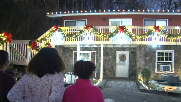 Watch CBS Evening News: Company surprises families with holiday ...
