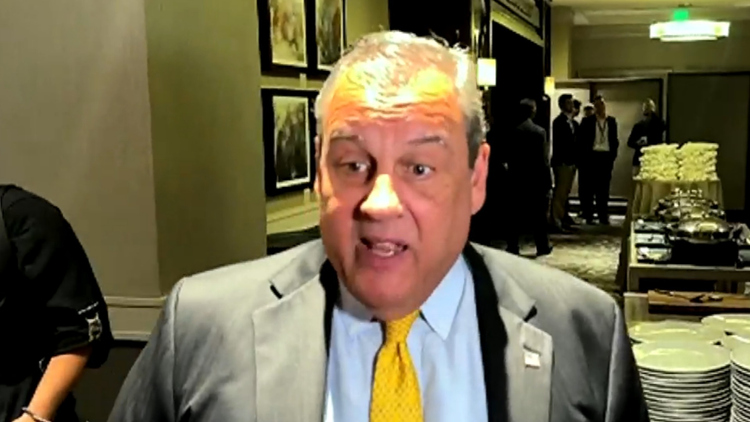 Watch CBS Evening News: Rivals call on Trump to take part in debate ...