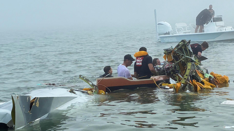 Watch CBS Mornings Boaters describe deadly Texas plane crash - Paramount+