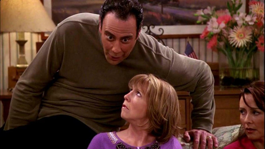 Watch Everybody Loves Raymond Season 9 Episode 7: Everybody Loves ...