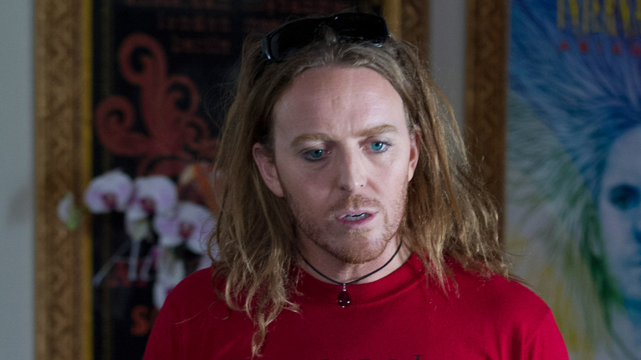 Watch Californication Season 6 Episode 8: Everybody's A F**king Critic ...