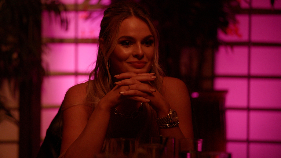 Watch Siesta Key Season 4 Episode 22: Someone Sent a Video - Full show ...