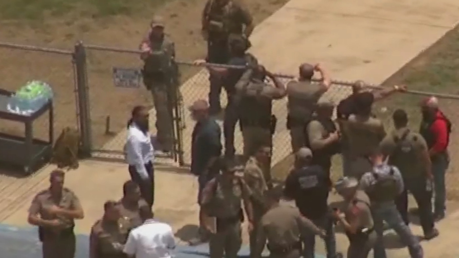Watch CBS Evening News: Officers under investigation for Uvalde ...