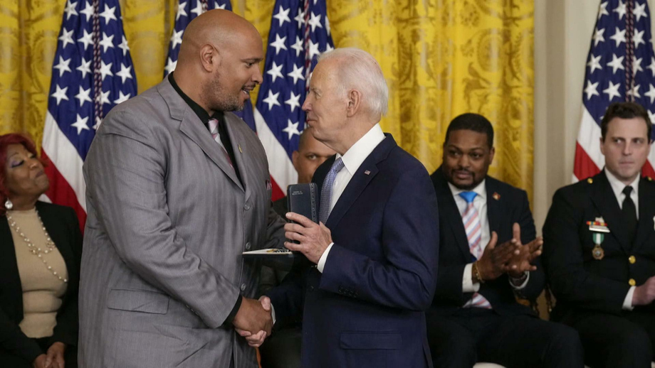 Watch CBS Saturday Morning: Biden awards medals for defending democracy ...