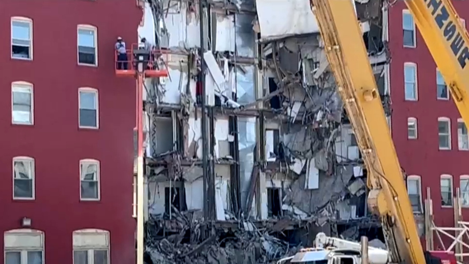Watch CBS Evening News 3 men still missing after Iowa building collapse ...