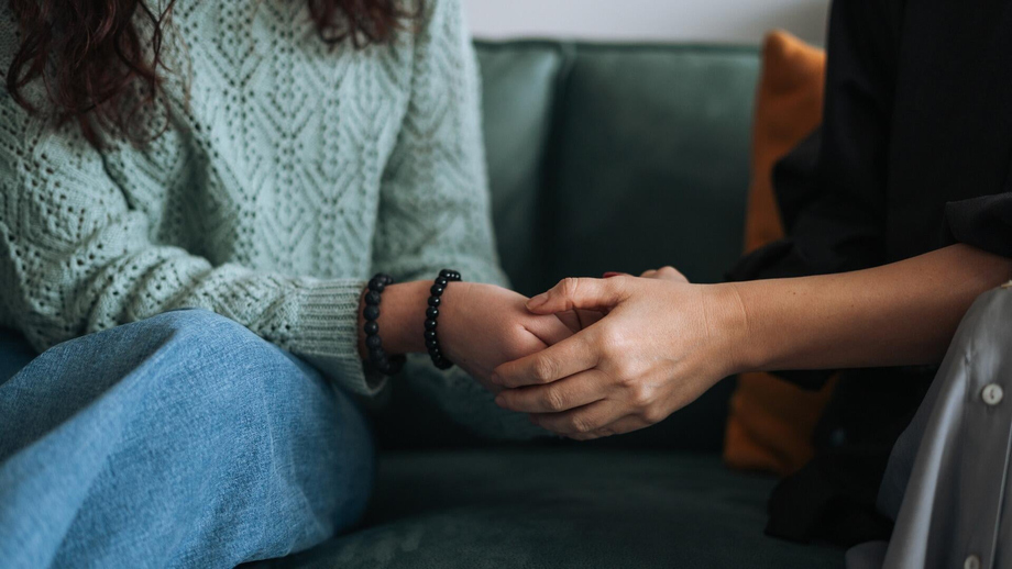 Watch CBS Mornings Psychiatrist on family estrangement factors - Paramount+